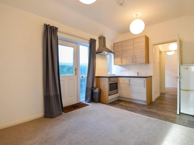 Old Woking Road, West Byfleet, Surrey KT14, 1 bed bungalow to rent, £1,200 pcm | PrimeLocation