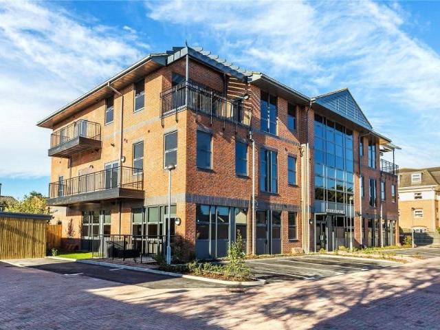 Old Woking, Surrey GU22, 1 bed flat to rent, £1,350 pcm | PrimeLocation