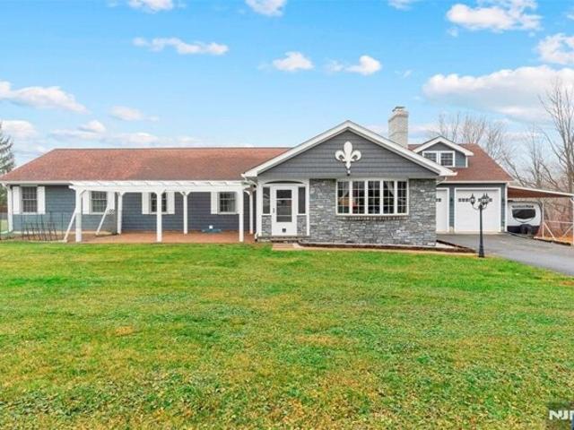 Old Wolfe Rd, Mount Olive Township, Home For Sale