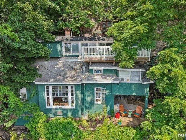 Old Wood Rd, Edgewater, Home For Sale