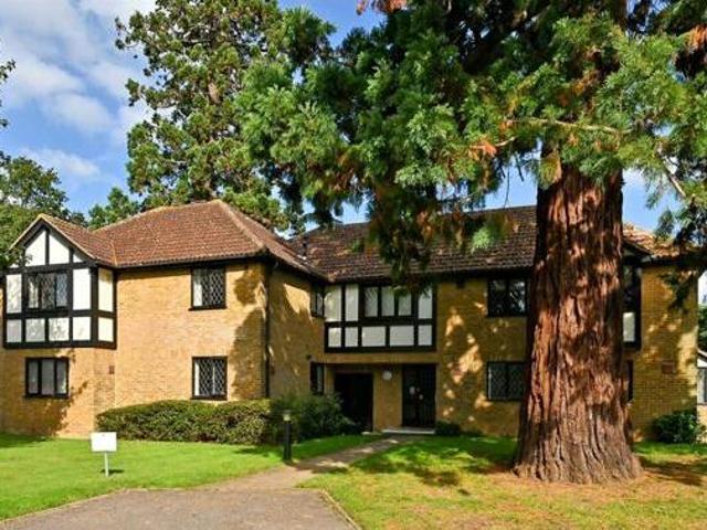 Old Windsor, Newton Court, Windsor, 2 Bedroom Apartment