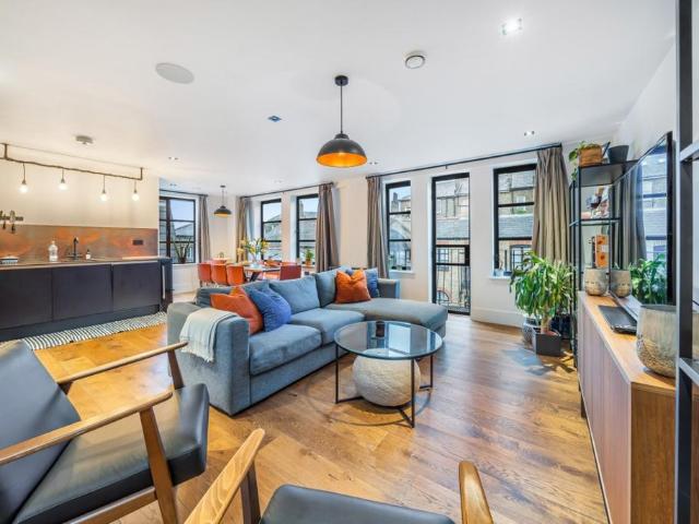Old Town, Clapham, London, SW4 2 bed flat to rent £4,000 pcm £923 pw