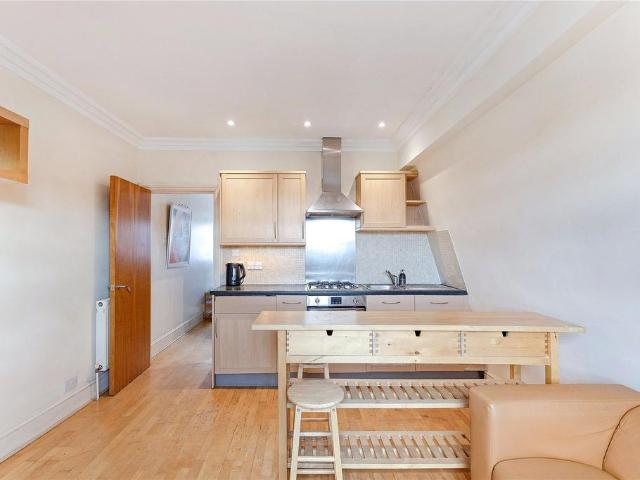 Old Town, London, SW4 1 bed flat to rent £2,000 pcm £462 pw