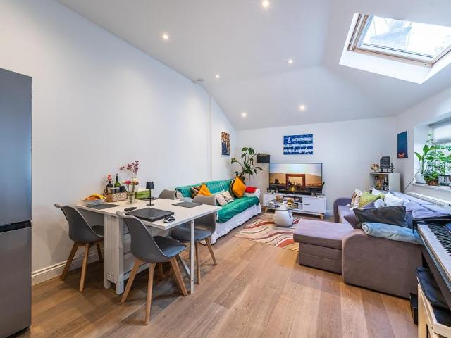 Old Town, SW4 1 bed flat to rent £2,400 pcm £554 pw