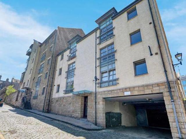 Old Tolbooth Wynd, Old Town, 2 Bedroom Flat