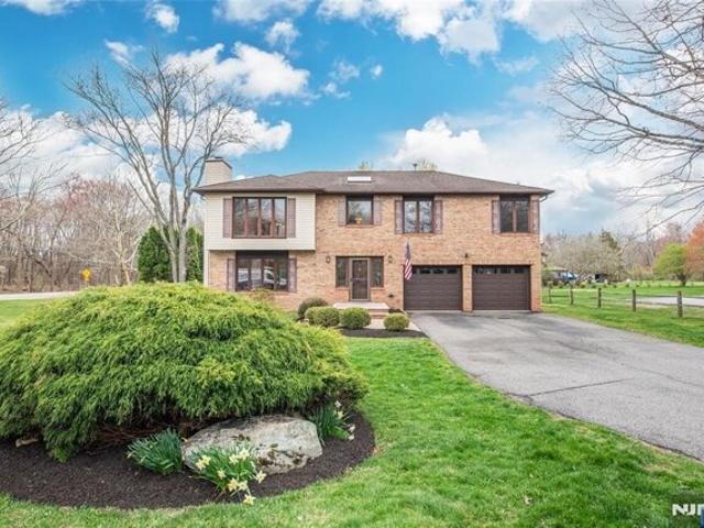 Old Timbers Ct, Roxbury Township, Home For Sale