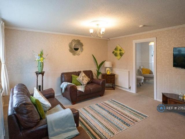 Old Vicarage, Westhoughton, Bolton, BL5 3 bed semi detached house to rent £2,400 pcm £554 pw