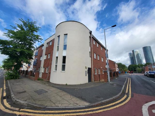 Old York Street, Hulme, Manchester. 2 bed apartment to rent £1,395 pcm £322 pw