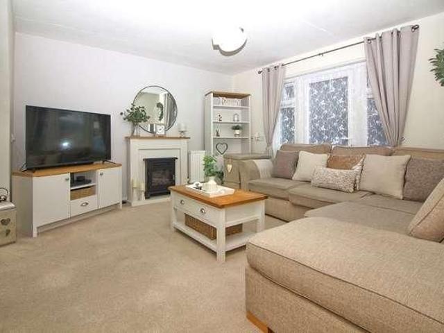Oldbrook A Beautifully Presented Bed Ground Floor Maisonette, MK6