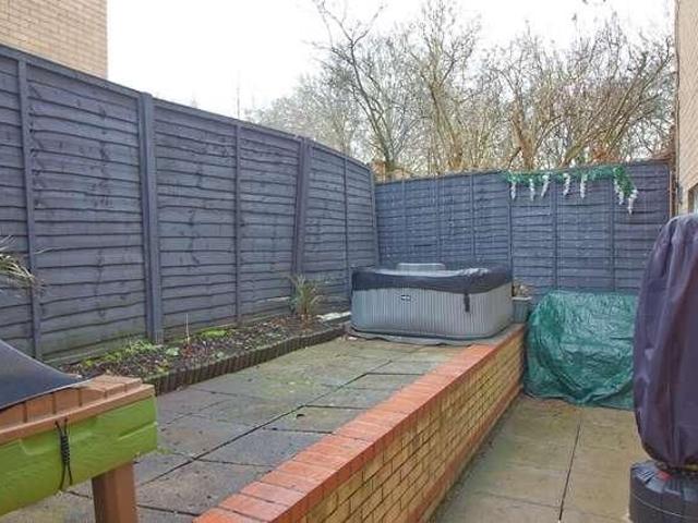 Oldbrook A Beautifully Presented Bed Ground Floor Maisonette, MK6