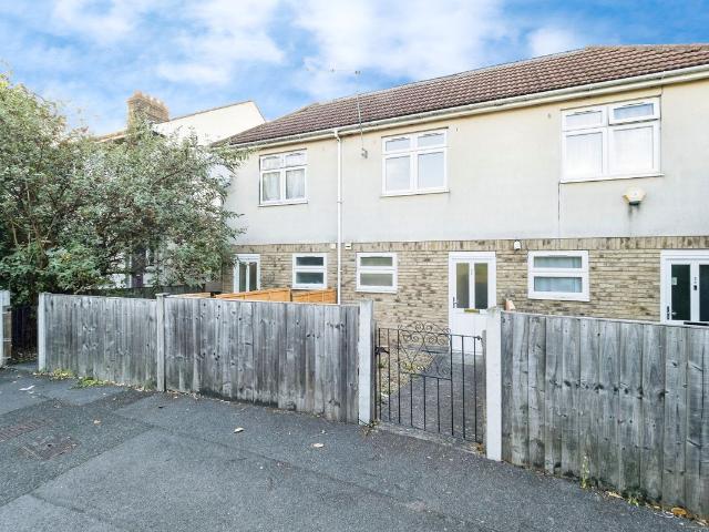 Oldchurch Road RM7, 2 bed terraced house to rent, £1,650 pcm | PrimeLocation