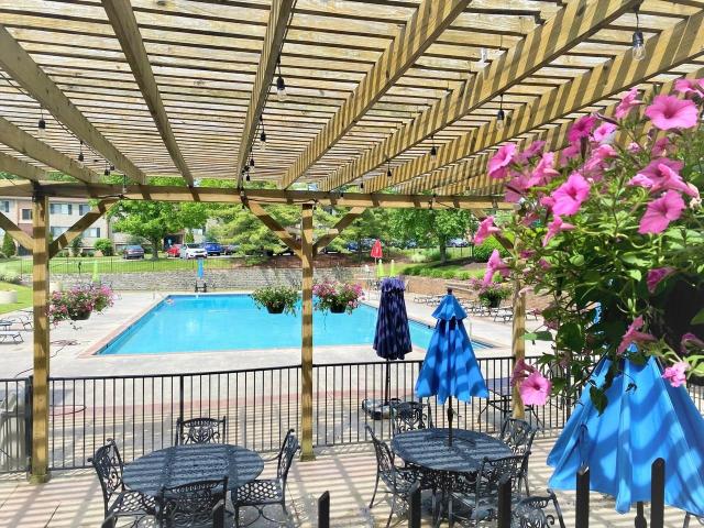 Olde Montgomery 2 Bedroom Apartment for Rent at 7950 Village Dr, Cincinnati, OH 45242