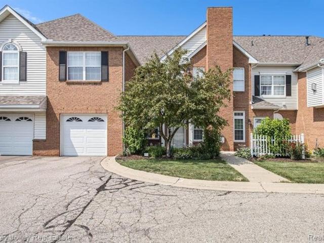 Olde English Cir, Howell, Condo For Sale