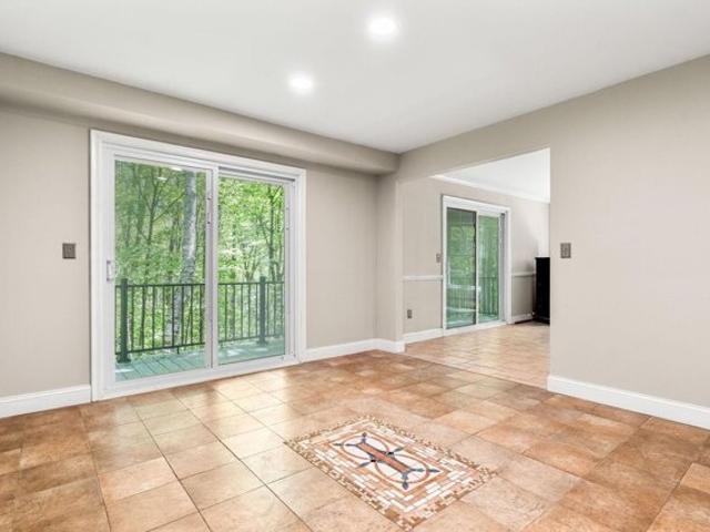 Olde Lantern Rd, Bedford, Home For Sale