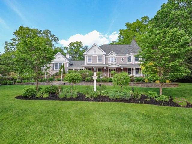 Olde Village Rd, Salem, Home For Sale