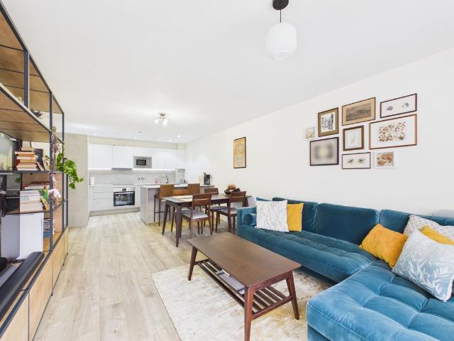 Oldfield Road, Maidenhead, Berkshire SL6, 2 bed flat to rent, £1,850 pcm | PrimeLocation