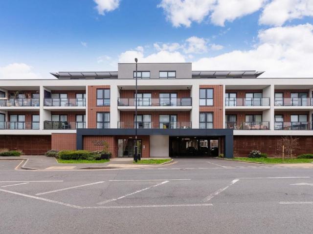 Oldfield Road, Maidenhead SL6 2 bed flat to rent £1,900 pcm £438 pw