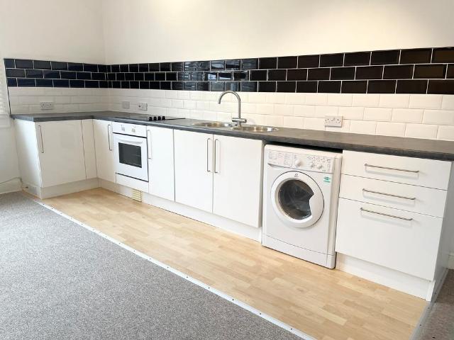Oldfield Road, BATH 2 bed apartment to rent £1,750 pcm £404 pw