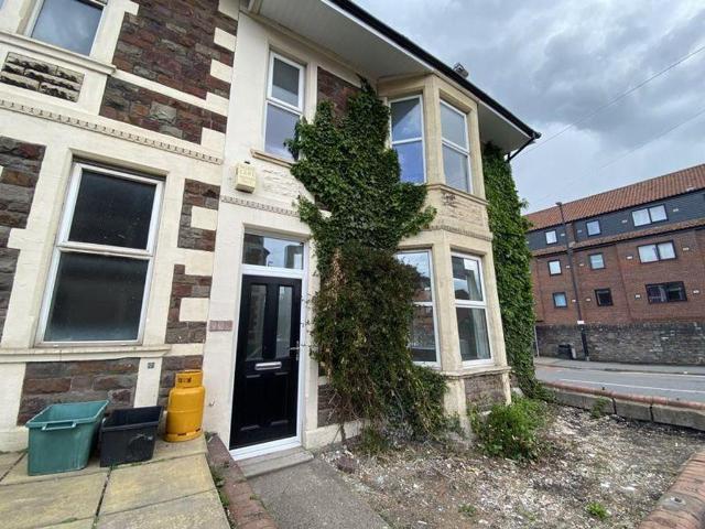 Oldfield Road, Bristol, BS8 2 bed flat to rent £1,800 pcm £415 pw