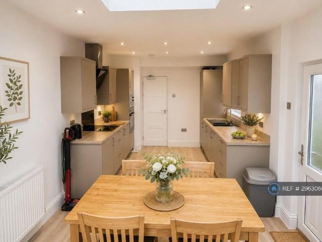 Oldfield Road, Bristol, BS8 3 bed terraced house to rent £2,195 pcm £507 pw