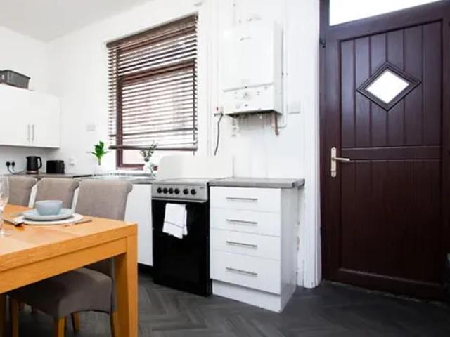 Oldham, OL9 8RP, United Kingdom | 2 bed house for rent #168068605 | Rentberry