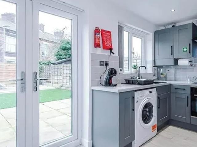 Oldham, M35 0DH, United Kingdom | Studio house for rent #168051043 | Rentberry