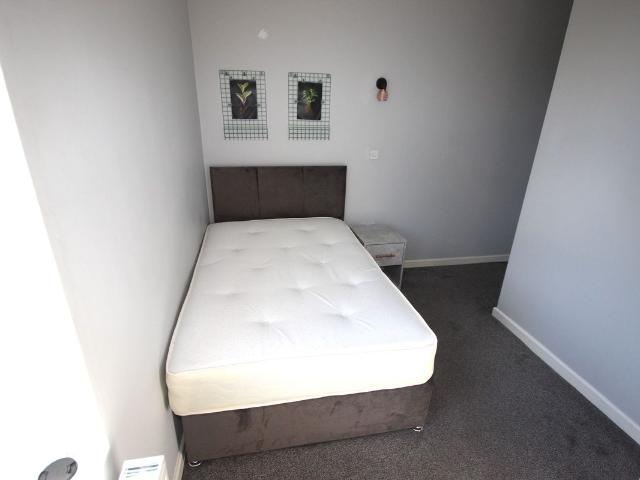 Oldham Road, Failsworth, Manchester M35, Room to rent, £620 pcm | PrimeLocation