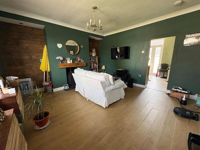 Oldham Road, Failsworth, Manchester M35, 2 bed terraced house to rent, £1,200 pcm | PrimeLocation