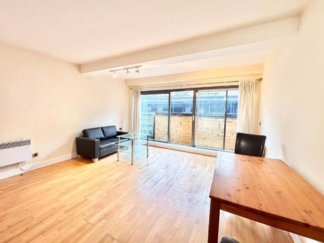 Oldham Road, Manchester M4 2 bed flat to rent £1,000 pcm £231 pw