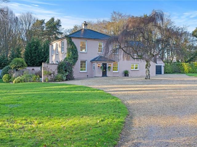 Oldhouse Lane, Windlesham, Surrey, GU20 4 bed detached house to rent £4,650 pcm £1,073 pw