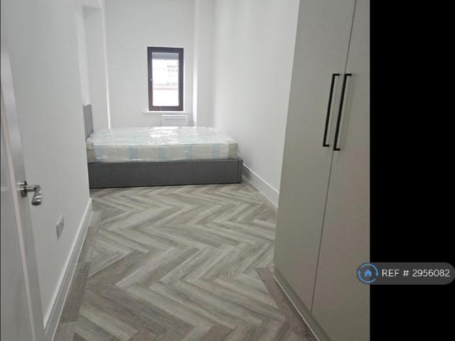 Oldstreet, London, EC1V 2 bed flat to rent £3,000 pcm £692 pw