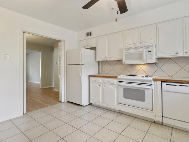 Ole Towne 2 Bedroom Apartment for Rent at 1607 College Dr, Baton Rouge, LA 70808 Mid City South