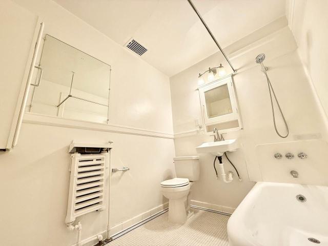 Olive Crest Apartments Studio Apartment for Rent at 1522 E Olive Way, Seattle, WA 98122 Broadway