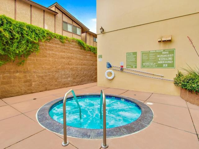 Olive Encino 3 Bedroom Apartment for Rent at 5501 Newcastle Ave, Los Angeles, CA 91316 Encino
