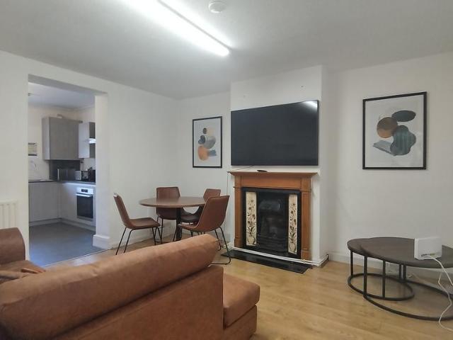 Olive Road, Ealing, London 5 bed house to rent £4,550 pcm £1,050 pw