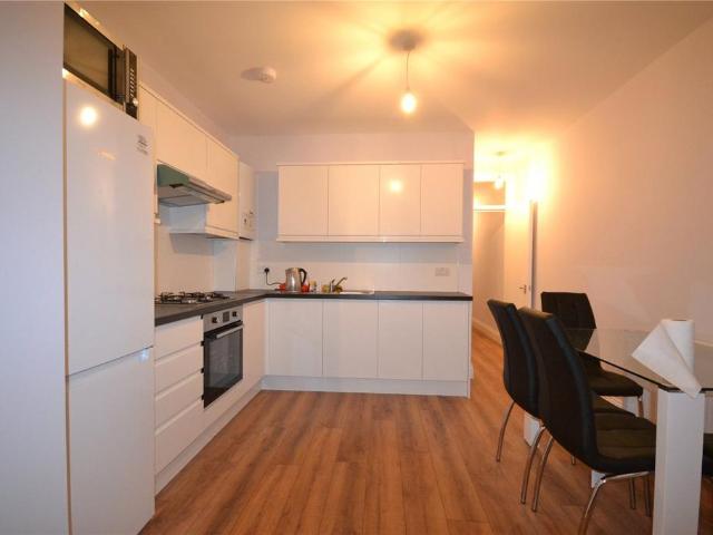 Olive Road, London, NW2 3 bed apartment to rent £2,100 pcm £485 pw