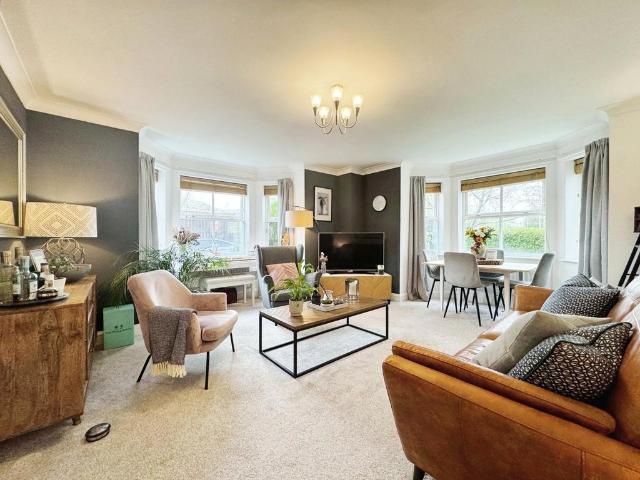 Olive Shapley Avenue, Didsbury. 2 bed flat to rent £1,600 pcm £369 pw