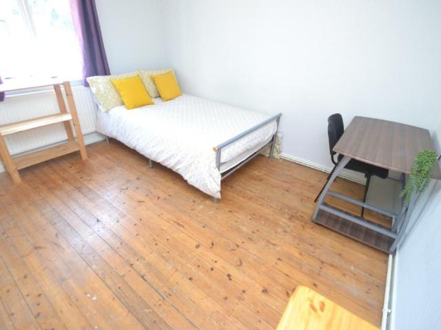 Oliver Close, Nottingham NG7 3 bed detached house to rent £1,287 pcm £297 pw
