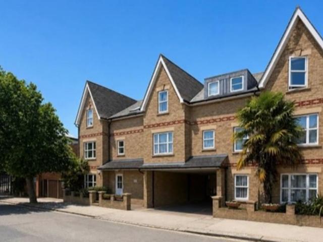 Oliver Avenue, South Norwood 2 bed apartment to rent £1,795 pcm £414 pw