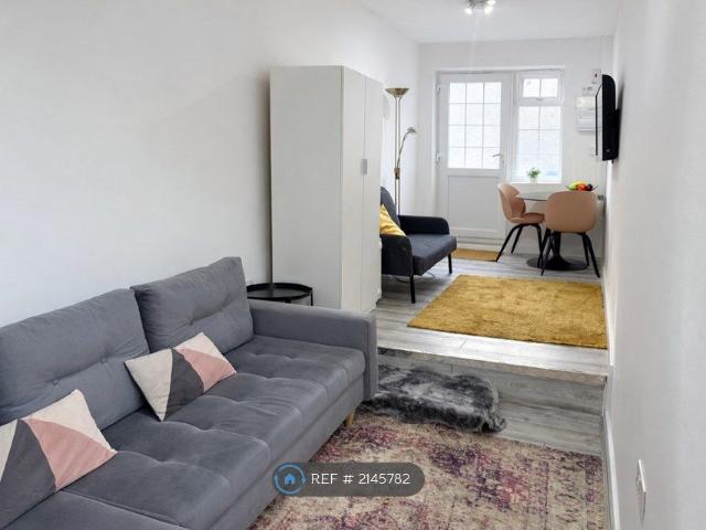 Oliver Road, Hemel Hempstead HP3, Studio to rent, £1,100 pcm | PrimeLocation