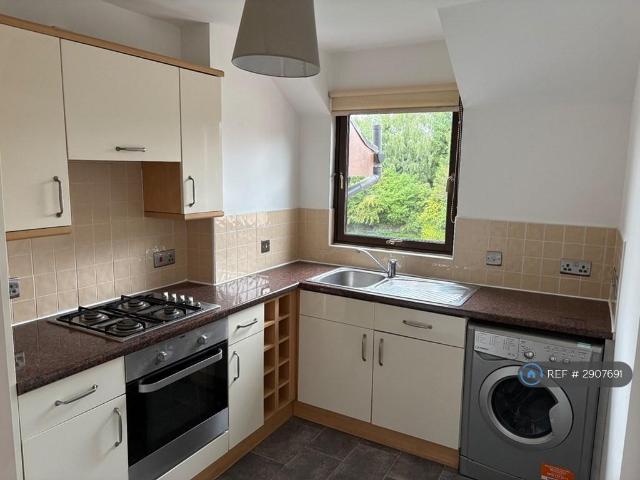 Oliphant Court, Stirling, FK8 2 bed flat to rent £1,000 pcm £231 pw