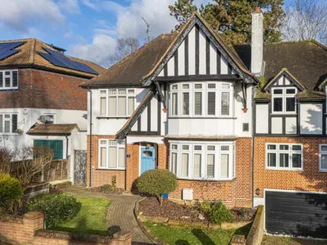 Ollard's Grove, Loughton, IG10 4DW, United Kingdom | 6 bed house for rent #137998092 | Rentberry