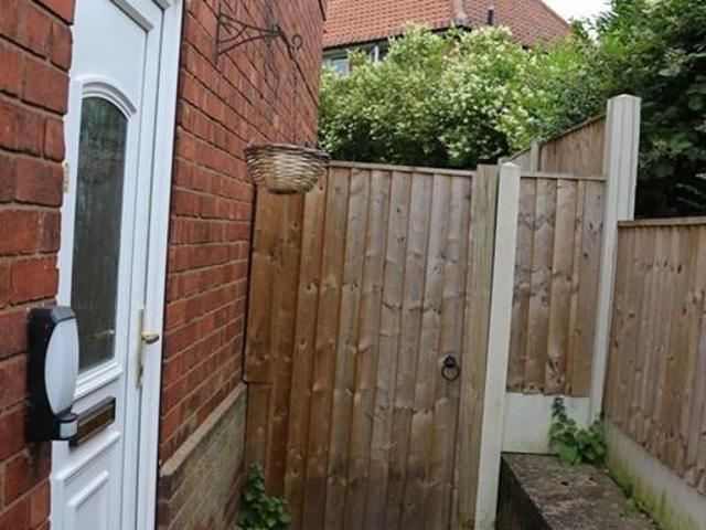 Olton Avenue, Beeston, Nottingham, NG9 2 bed end of terrace house to rent £1,010 pcm £233 pw