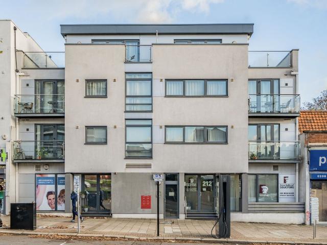 Olympian Court, Regents Park Road N3, 2 bed flat to rent, £2,000 pcm | PrimeLocation