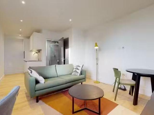 Olympic Way 1 bed flat £1,850 pcm £427 pw