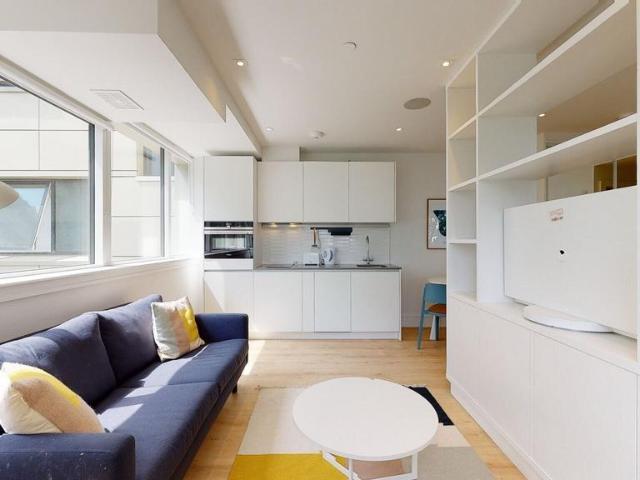 Olympic Way, Wembley HA9 Studio to rent £1,695 pcm £391 pw