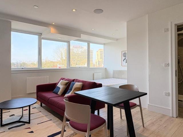 Olympic Way, Wembley HA9 Studio to rent £1,695 pcm £391 pw