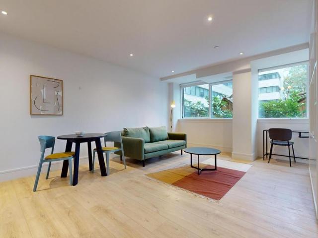 Olympic Way Studio to rent £1,750 pcm £404 pw