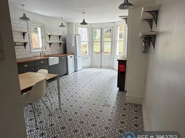 Ommaney Road, London, SE14 4 bed terraced house to rent £4,700 pcm £1,085 pw