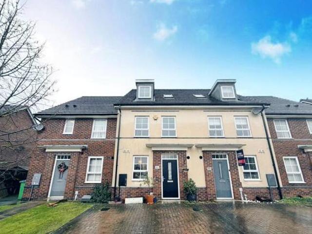 Omrod Road, Heywood, 4 Bedroom Town
